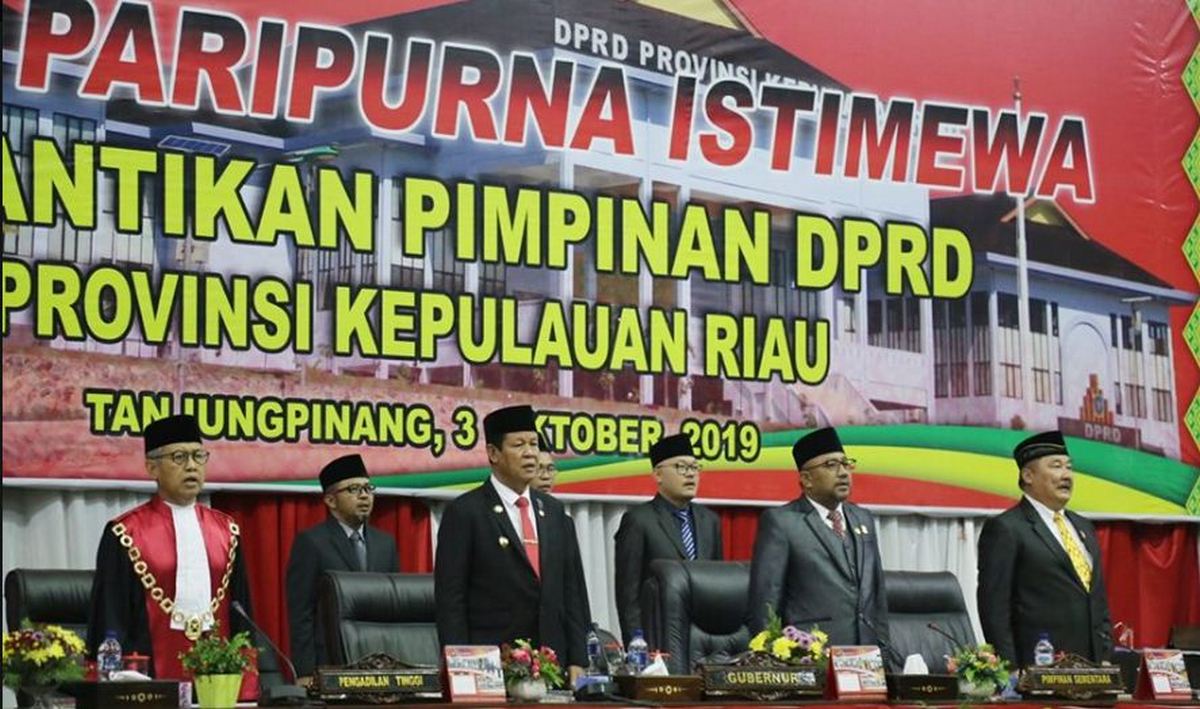 Pengucapan Sumpah Janji Pimpinan DPRD Provinsi Kepri Masa Jabatan 2019 - 2024