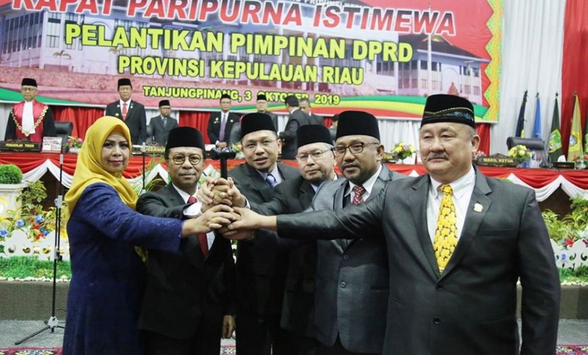 Pengucapan Sumpah Janji Pimpinan DPRD Provinsi Kepri Masa Jabatan 2019 - 2024