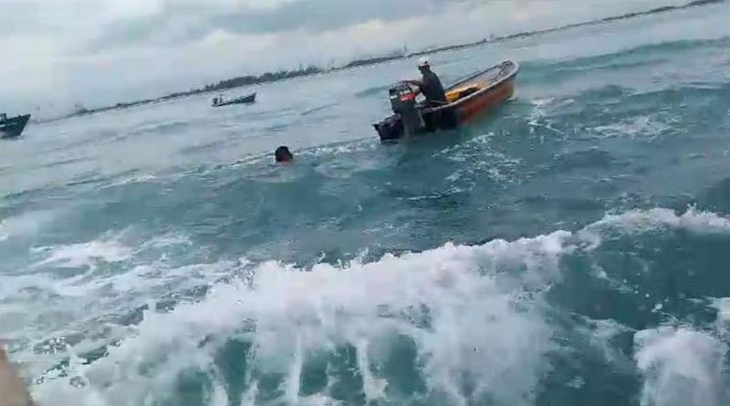 Kapal Penjaga Pantai Singapura Bermanuver, Nelayan Indonesia Terhempas ke Laut, Ini Tindakan Bakamla