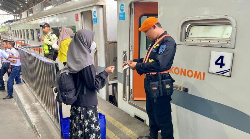 36.013 Pemudik Naik KA Pada Hari Kedua Masa Angkutan Lebaran 2025